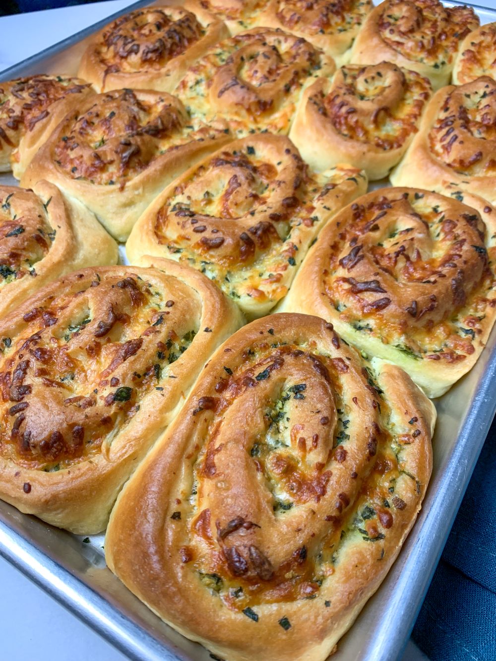 How to Make Cheesy Garlic Rolls